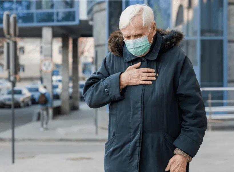 She missed her plane to help a man with a sore leg, not realizing that ...